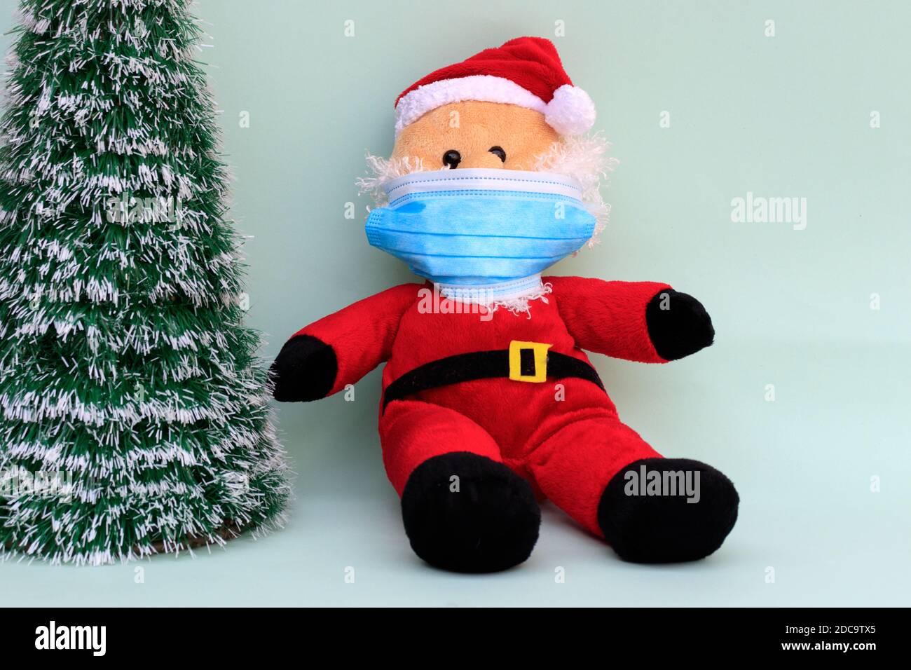 Santa claus mask hi-res stock photography and images - Alamy