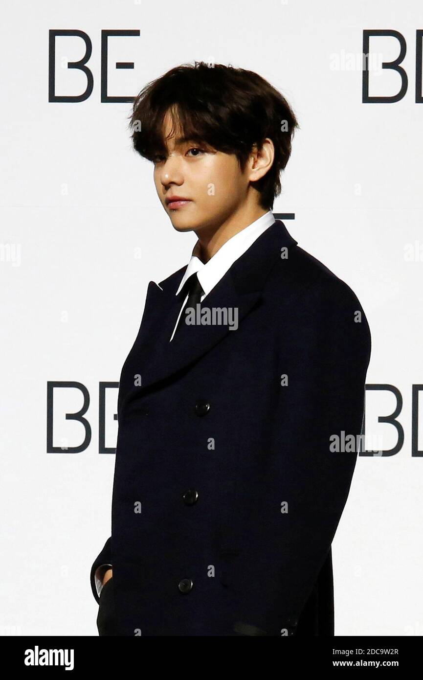 Bts member v hi-res stock photography and images - Alamy