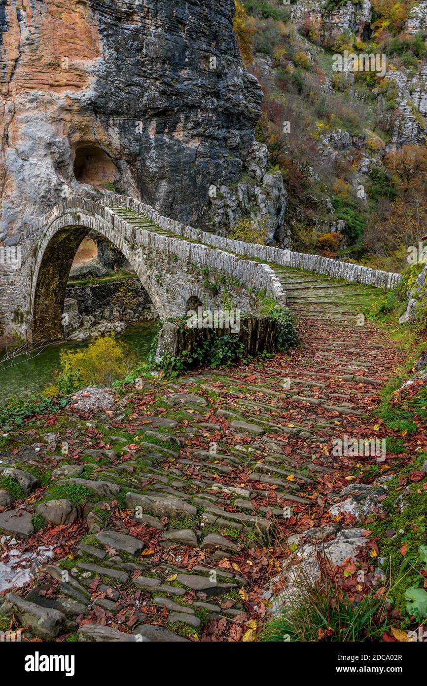 Environment stone arch hi-res stock photography and images - Alamy