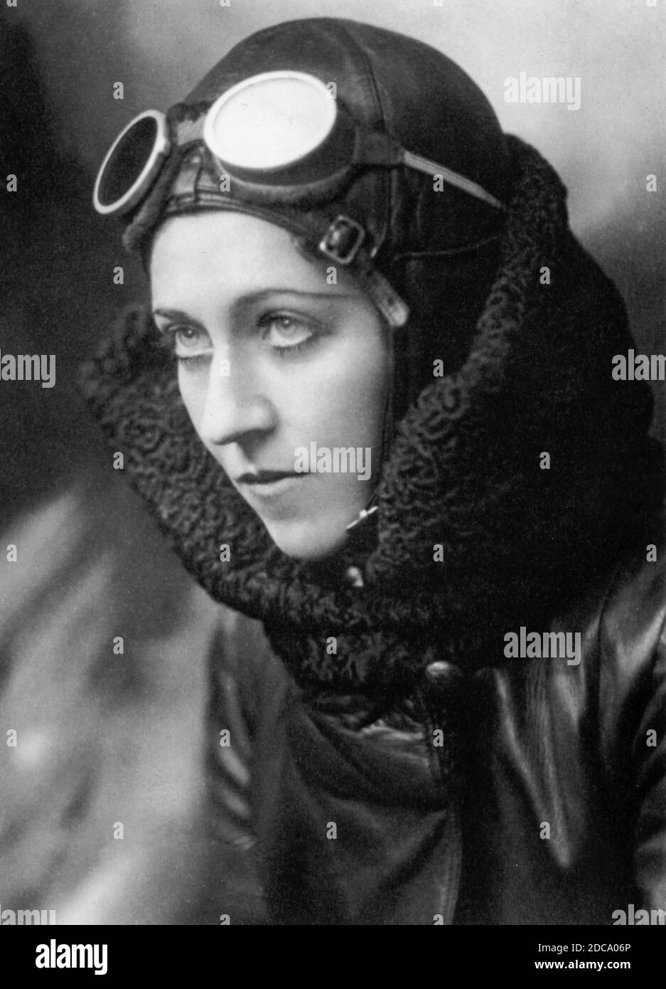 British aviatrix amy johnson Black and White Stock Photos & Images - Alamy