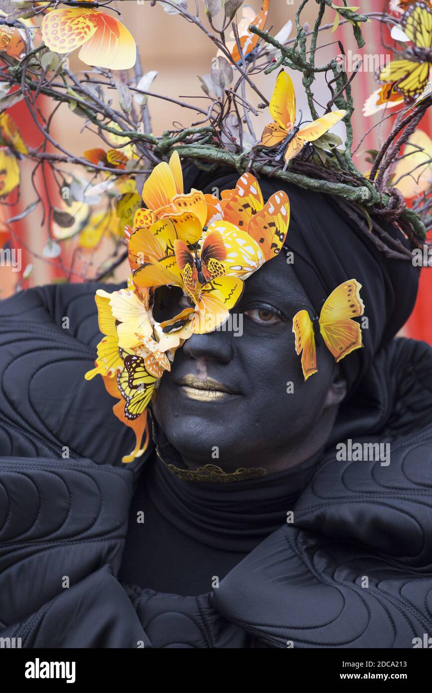 A male in a traditional Venice mask during the world-famous carnival ...