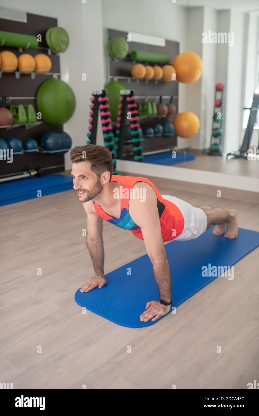 Plank pose male hi-res stock photography and images - Alamy