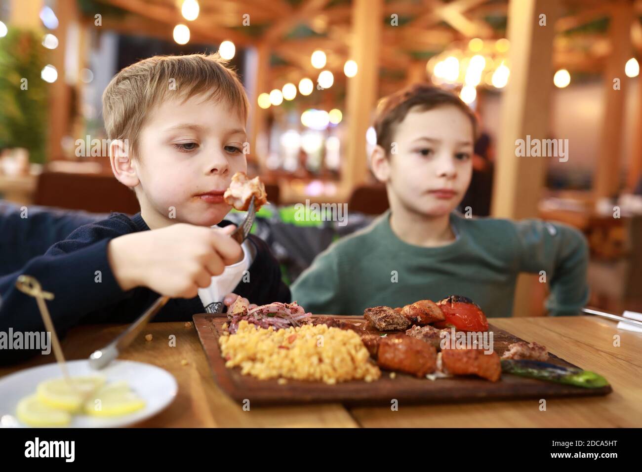Boys eating kebabs in a turkish restaurant Stock Photo - Alamy