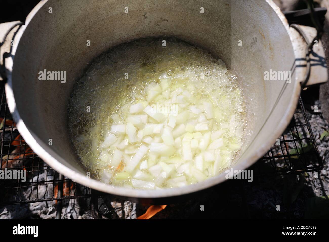 Cauldron boiling oil hi-res stock photography and images - Alamy