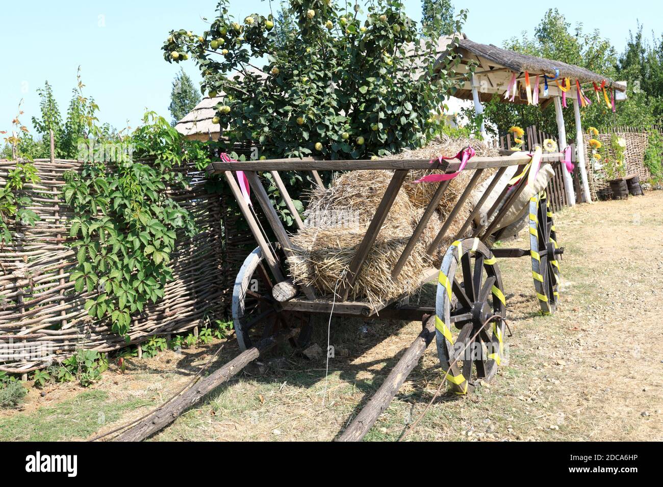 Wooden cart with straw at a farm Stock Photo - Alamy