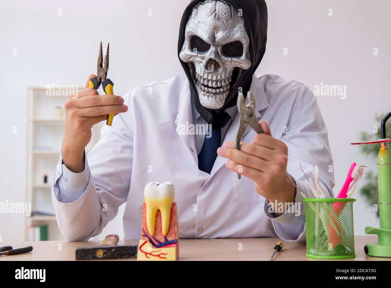 Demon dentist hi-res stock photography and images - Alamy