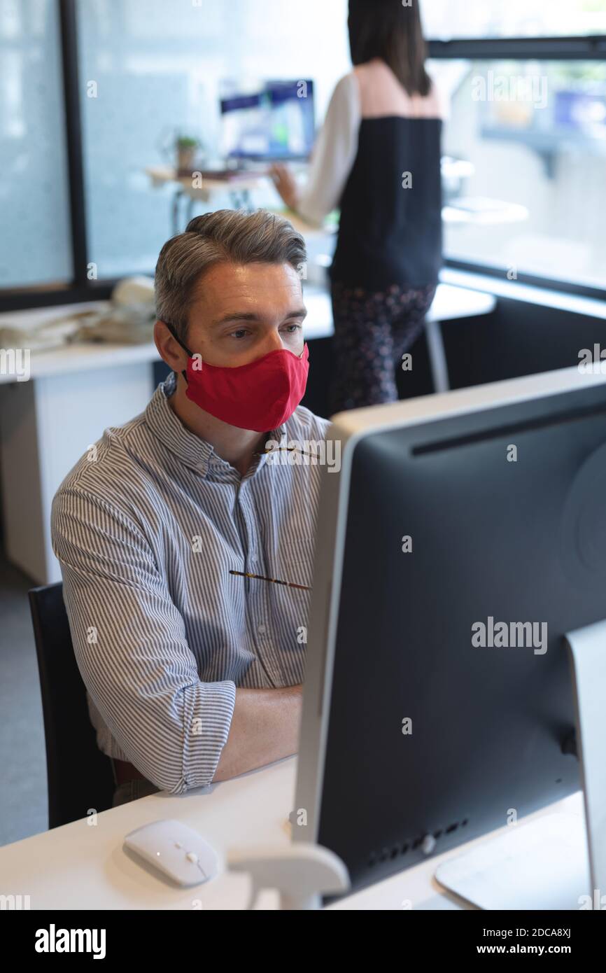 Face in computer screen hi-res stock photography and images - Alamy