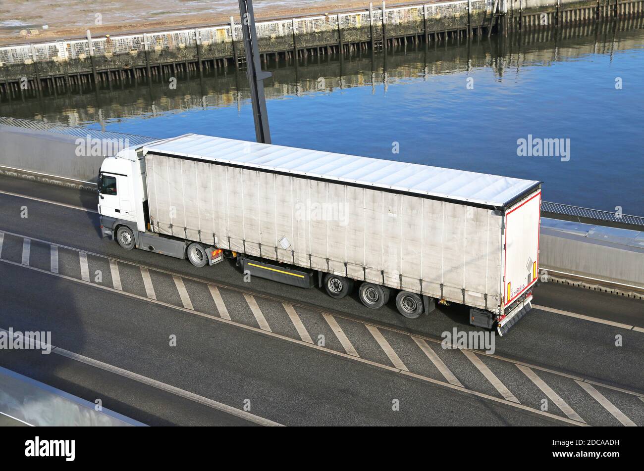 Truck on bridge hi-res stock photography and images - Alamy