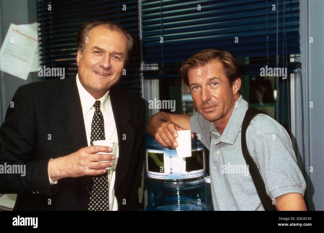 Dietrich Mattausch und Michael Lesch bei den Dreharbeiten zur TV-Serie ...