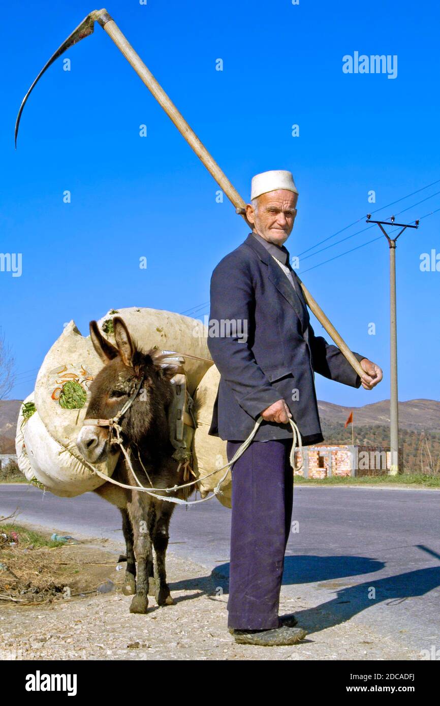 Farming scythe hi-res stock photography and images - Alamy