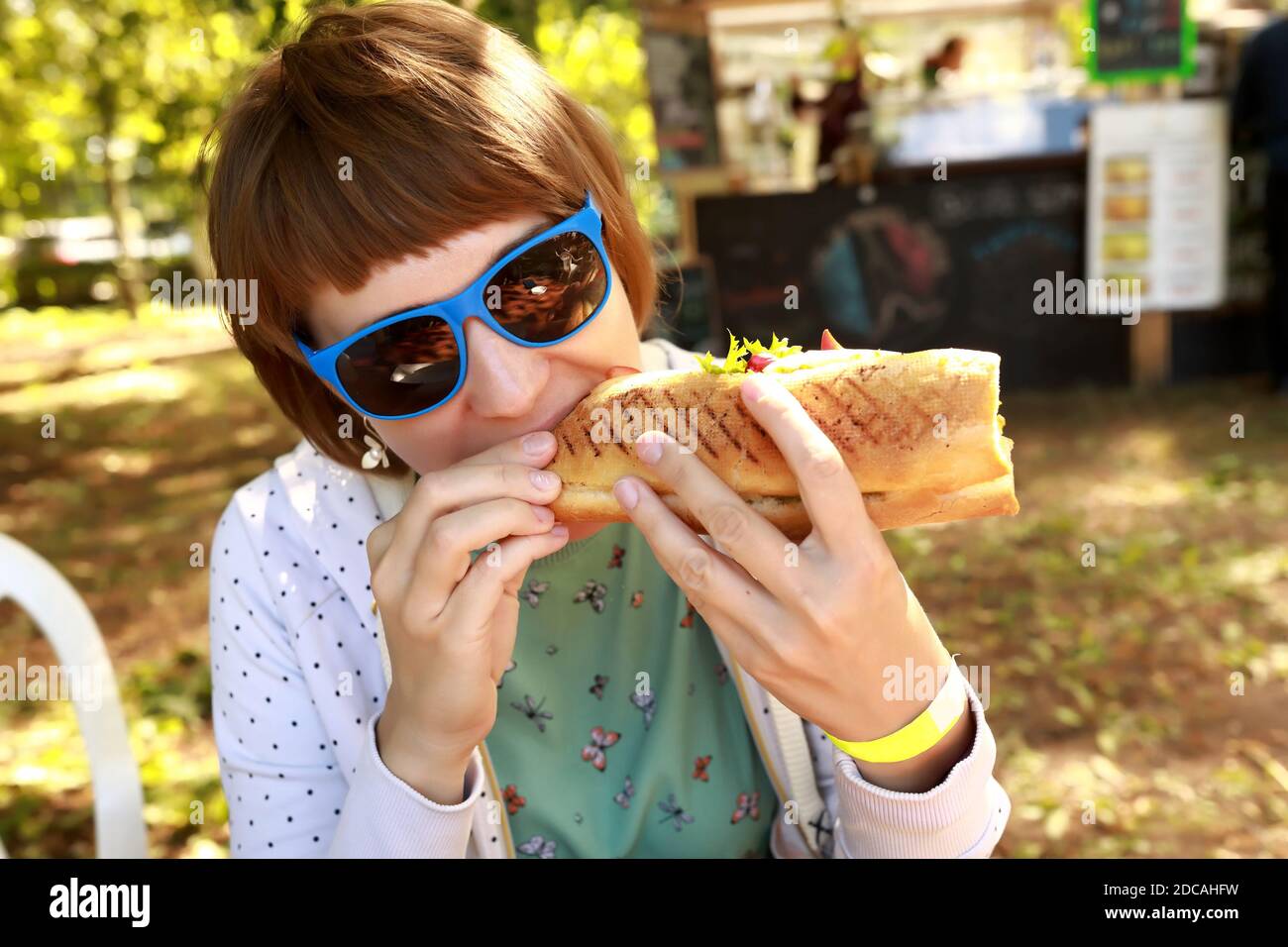 Woman tourist eating sandwich hi-res stock photography and images - Alamy