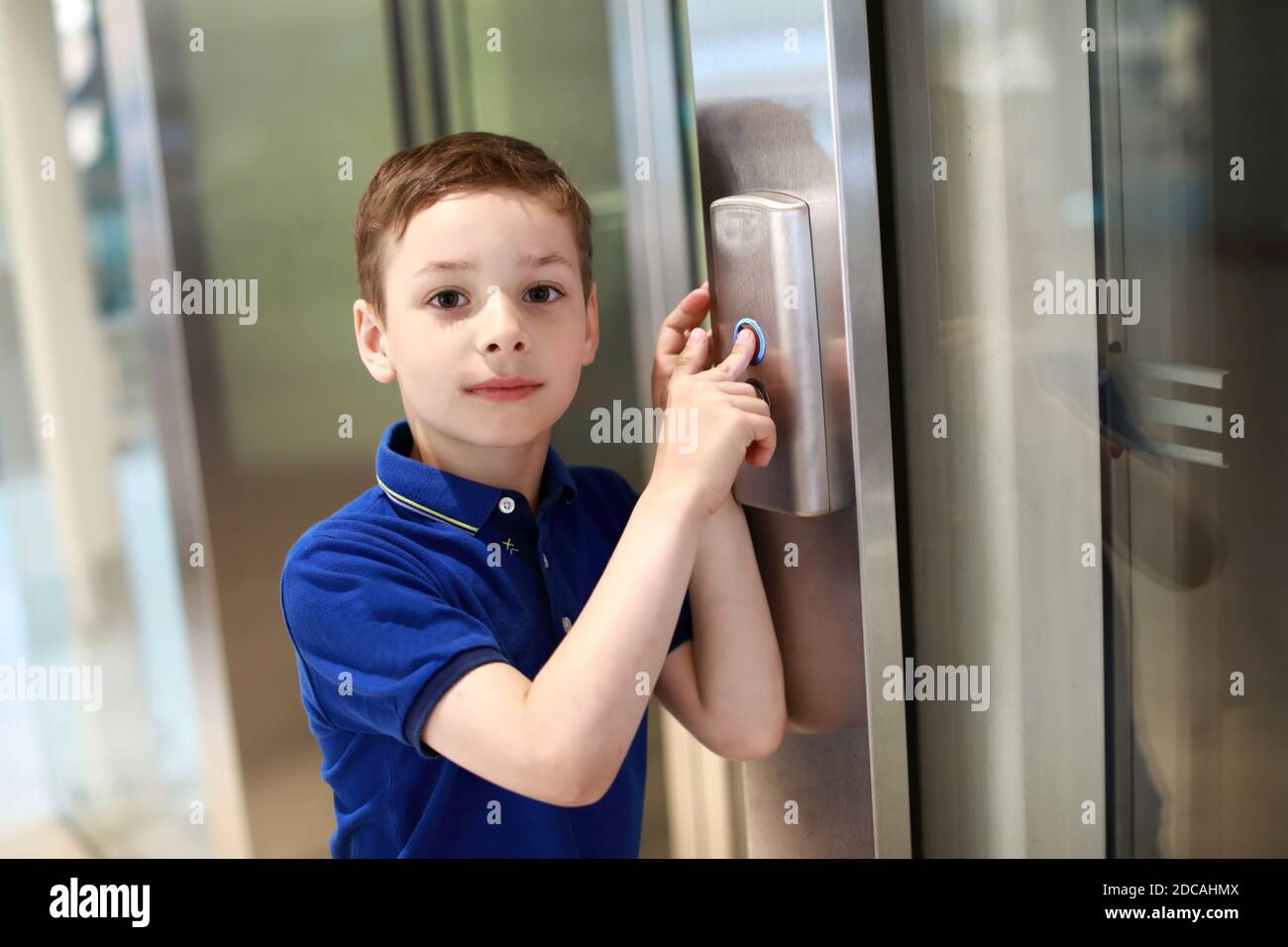 Child the elevator hi-res stock photography and images - Alamy