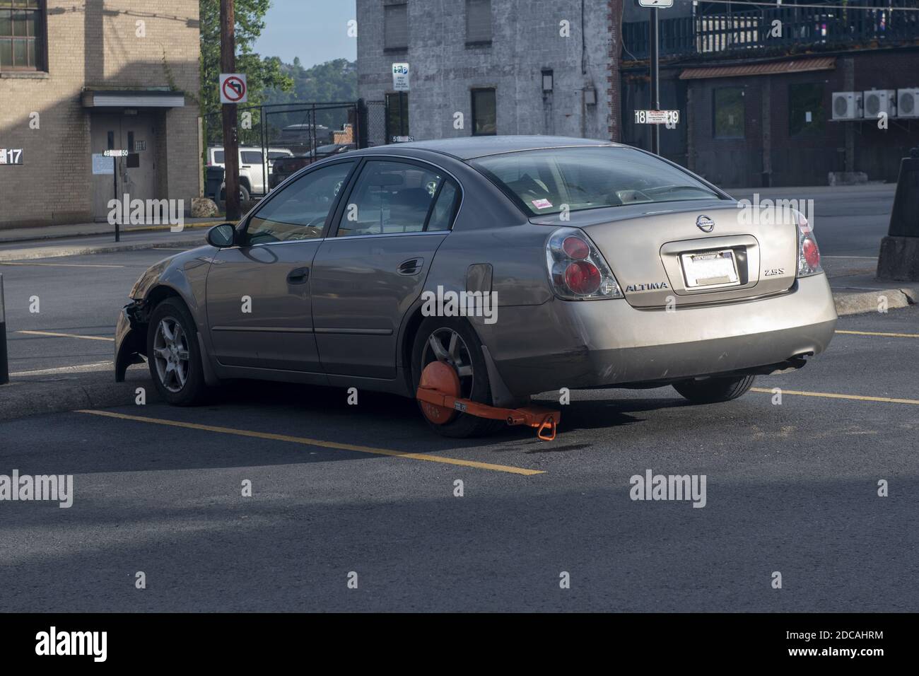 Car wheel boot hi-res stock photography and images - Alamy