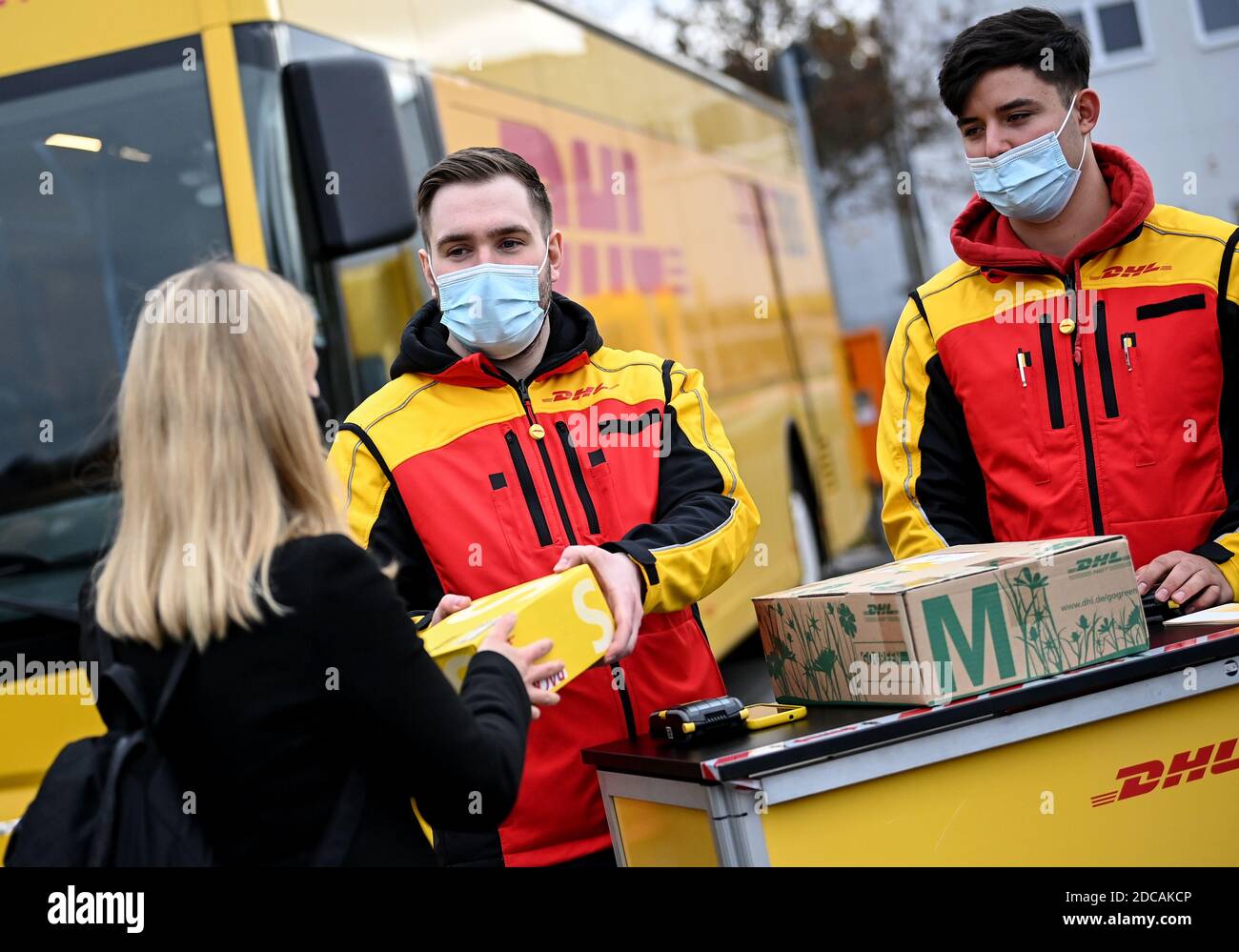 Berlin, Germany. 18th Nov, 2020. A young woman delivers a parcel to ...