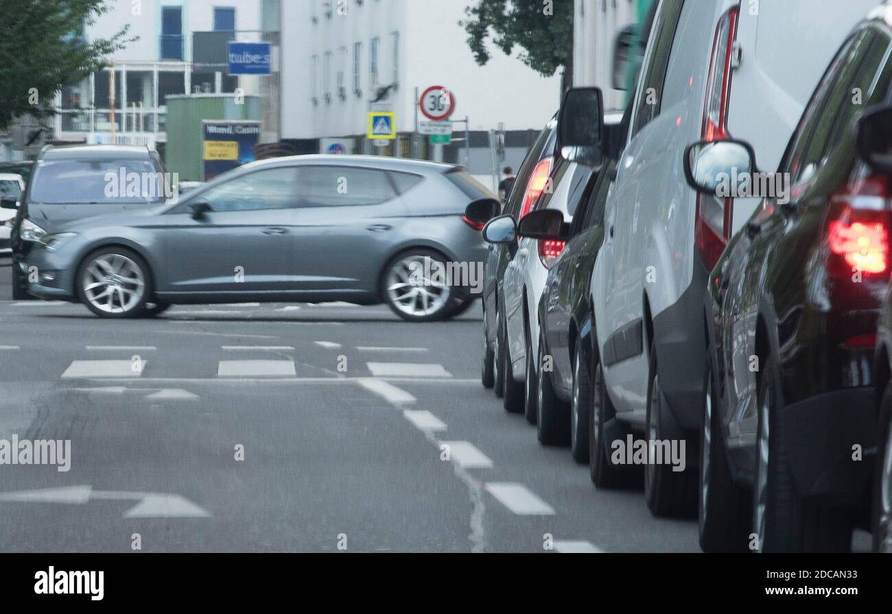 traffic jam and waiting in the car in the city Stock Photo - Alamy