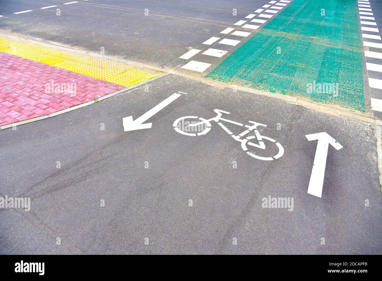 Paved bikeway hi-res stock photography and images - Alamy