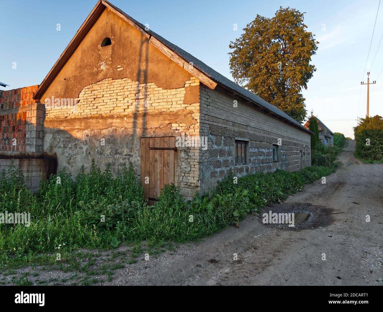 Crumbling country road hi-res stock photography and images - Alamy