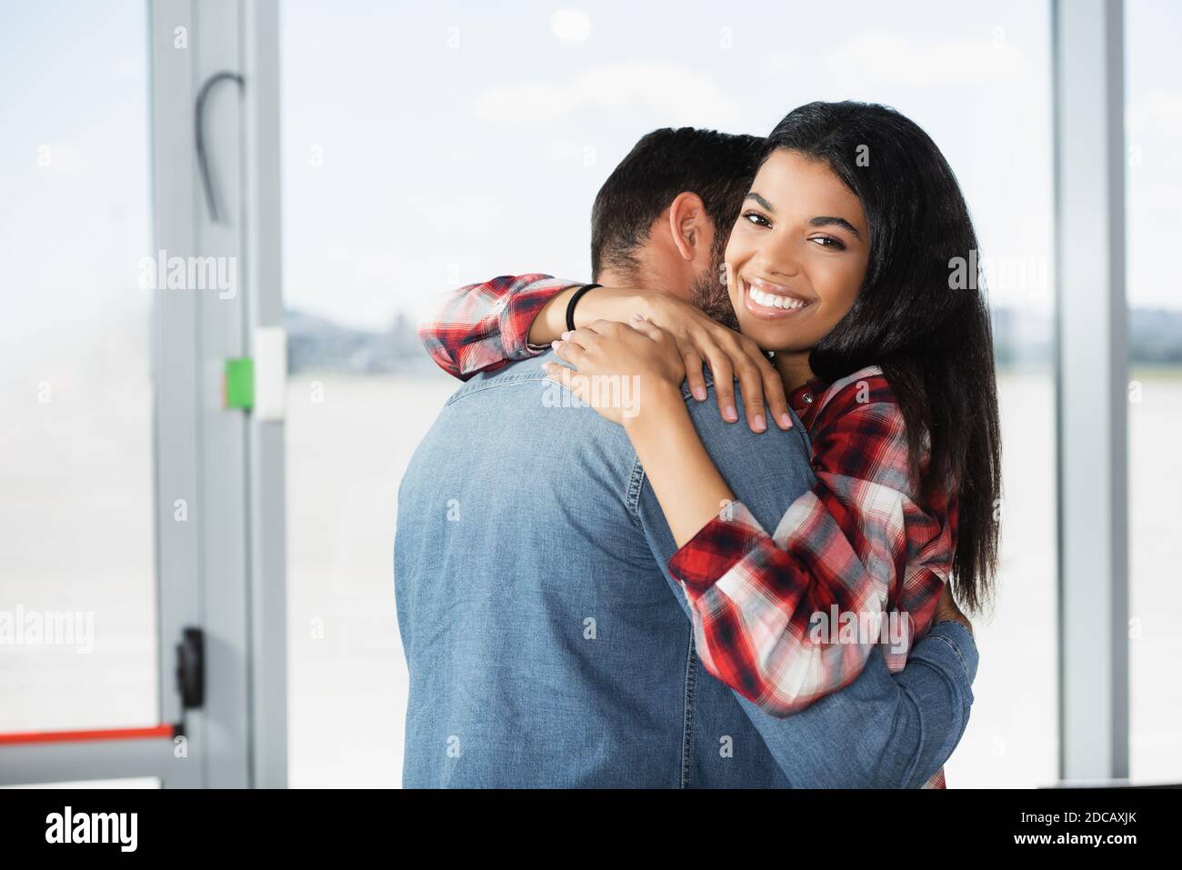 African american couple hugging airport hi-res stock photography and ...