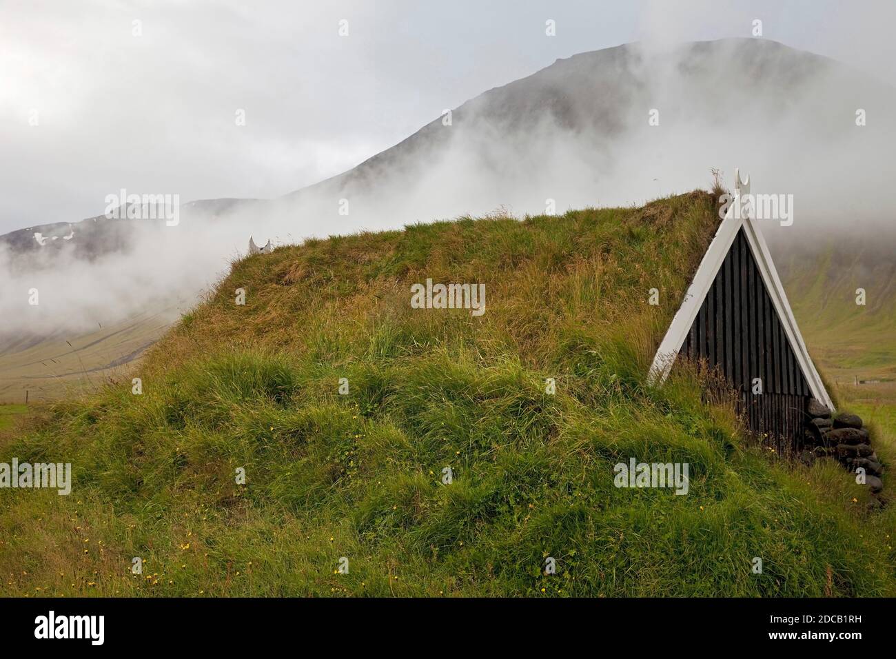 Turf roof hi-res stock photography and images - Alamy