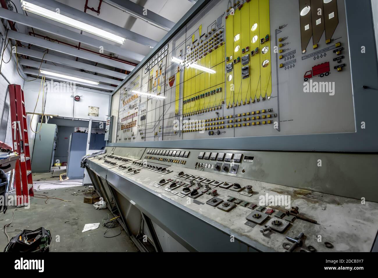 Old abandoned control rooms hi-res stock photography and images - Alamy