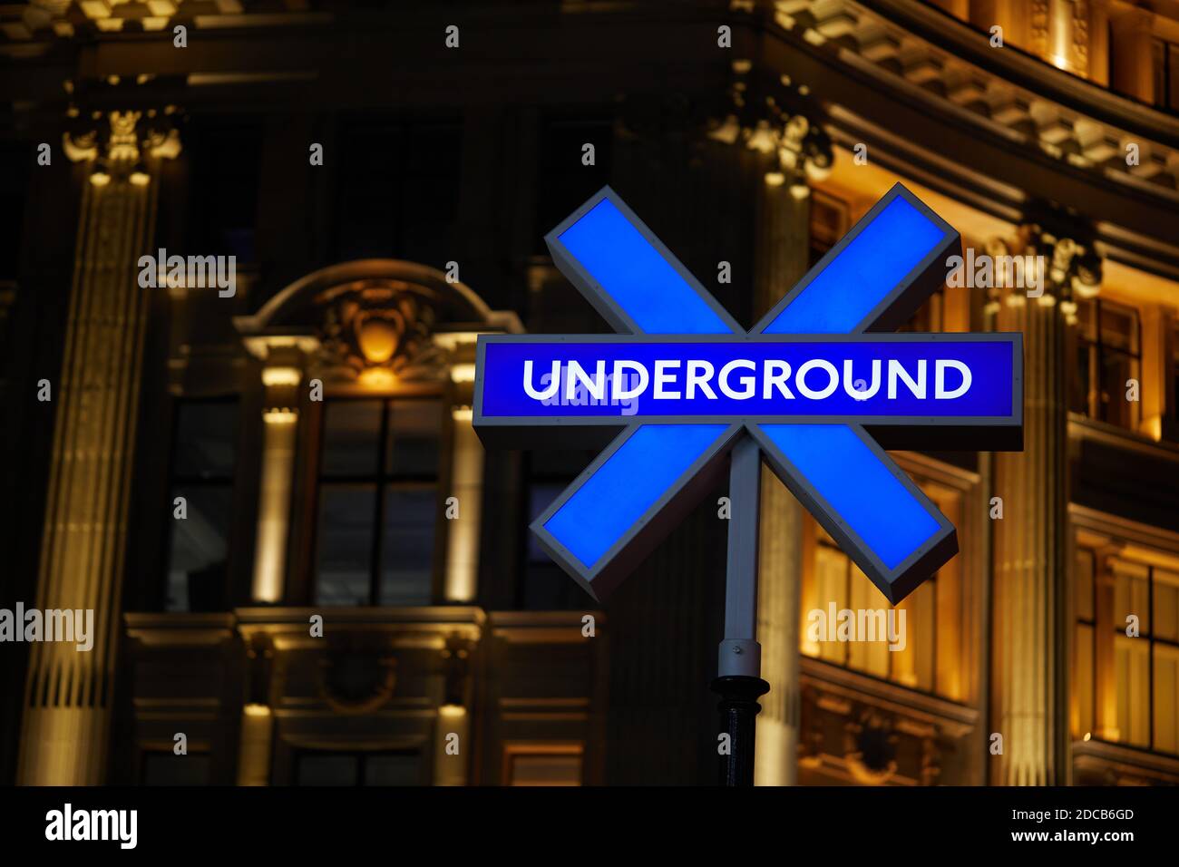 Tfl symbol hi-res stock photography and images - Alamy