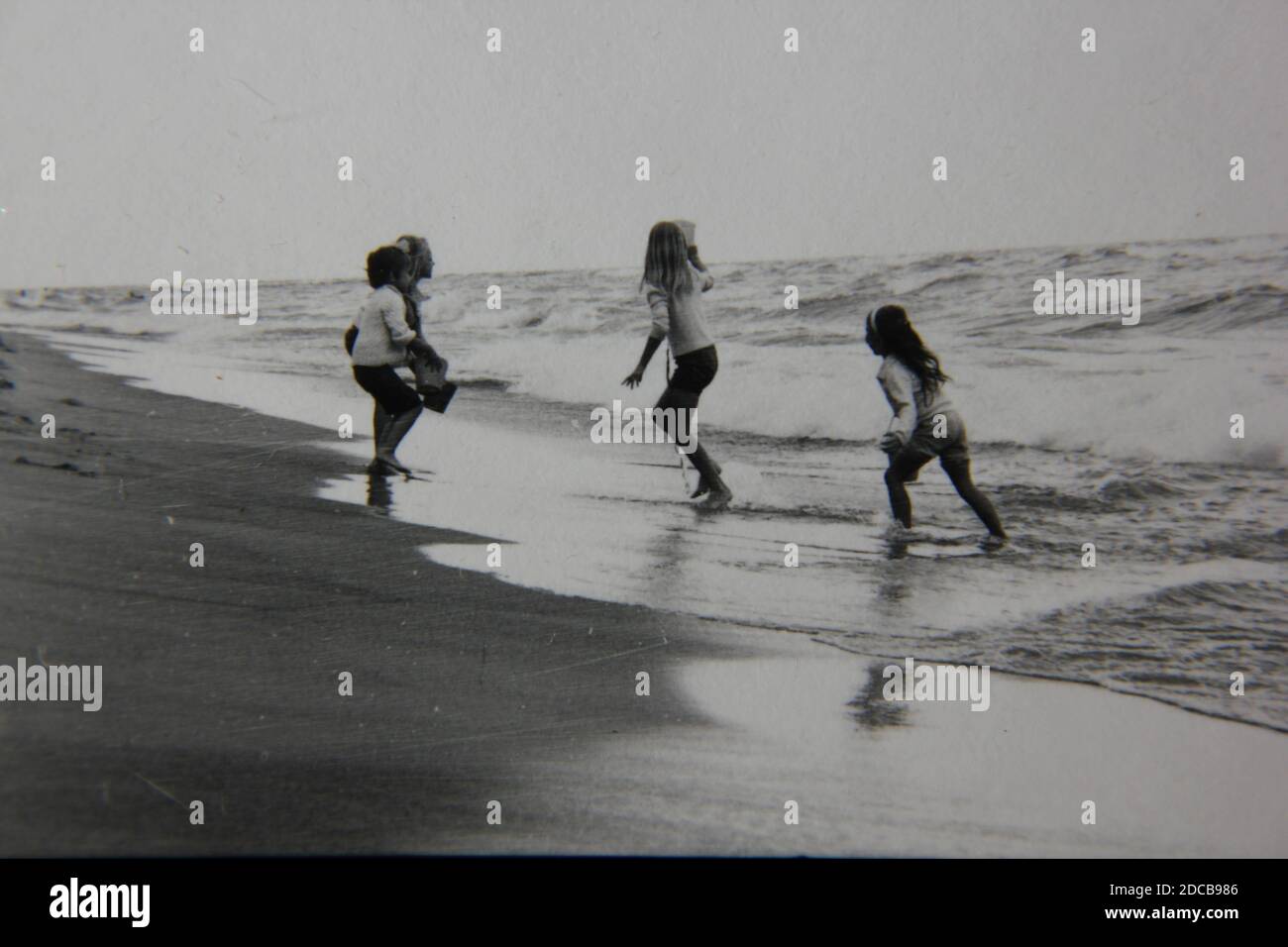 1970s kids running hi-res stock photography and images - Alamy
