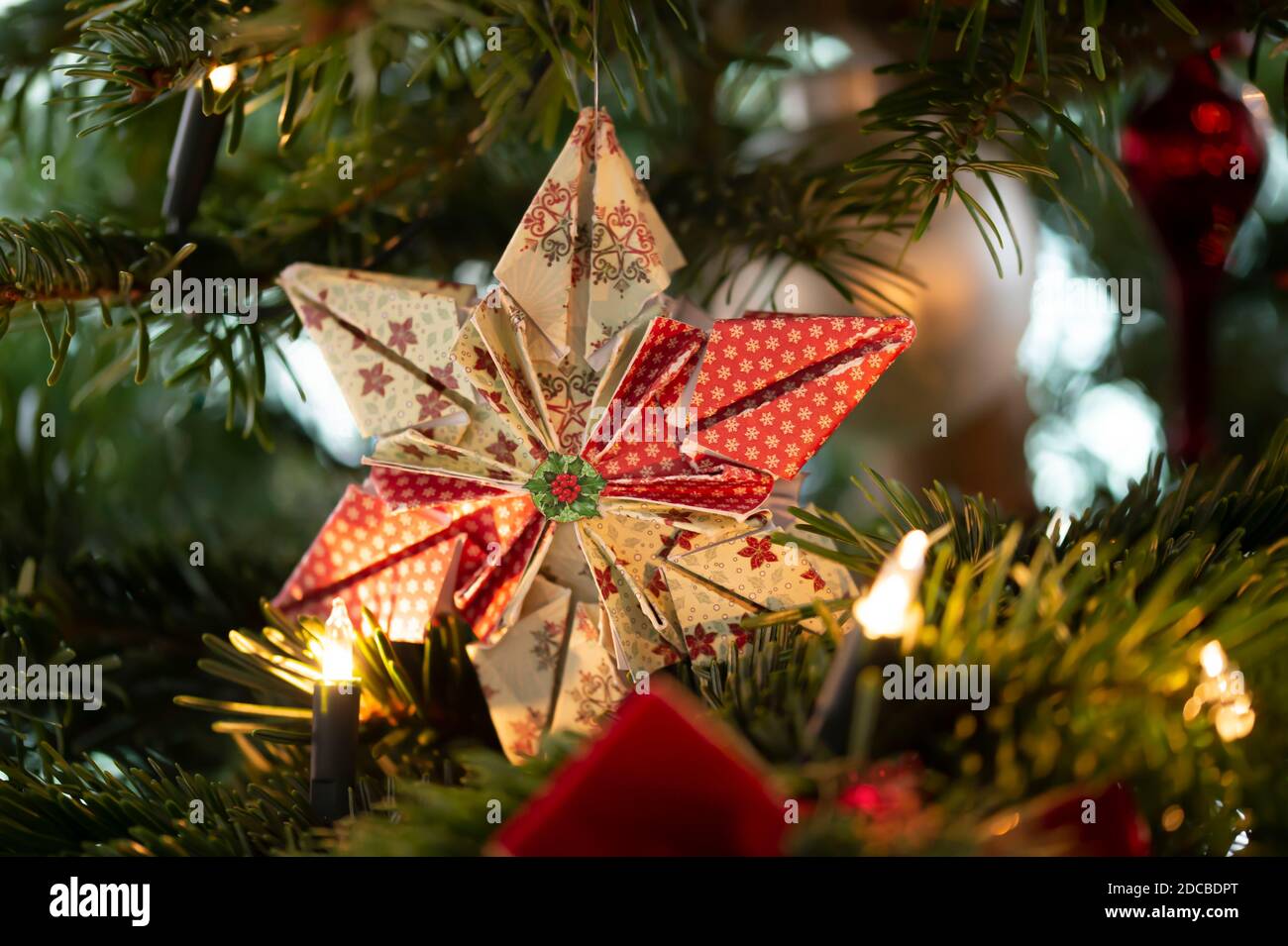 Paper Chain Tree High Resolution Stock Photography and Images - Alamy