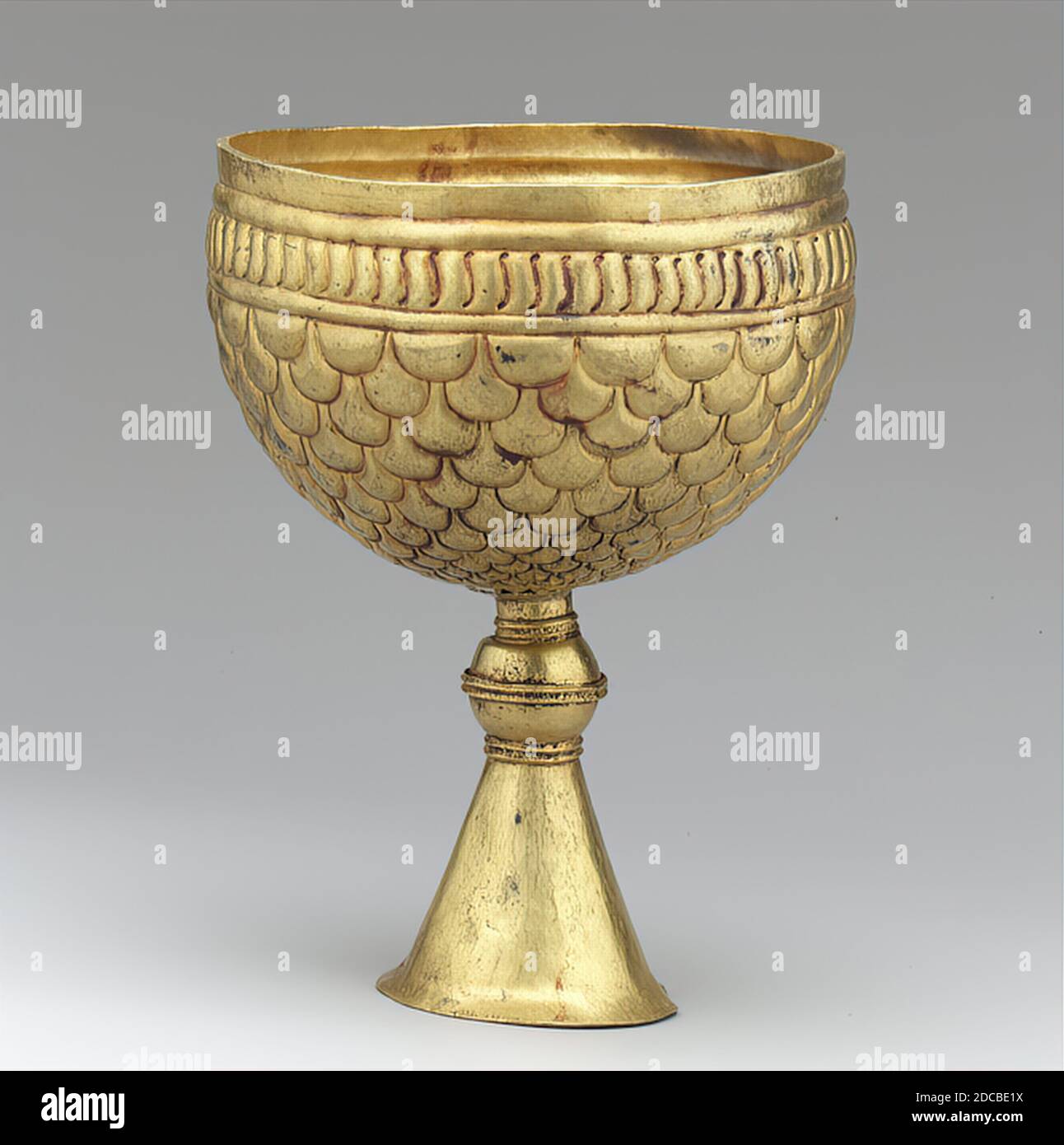 Gold goblet hi-res stock photography and images - Alamy