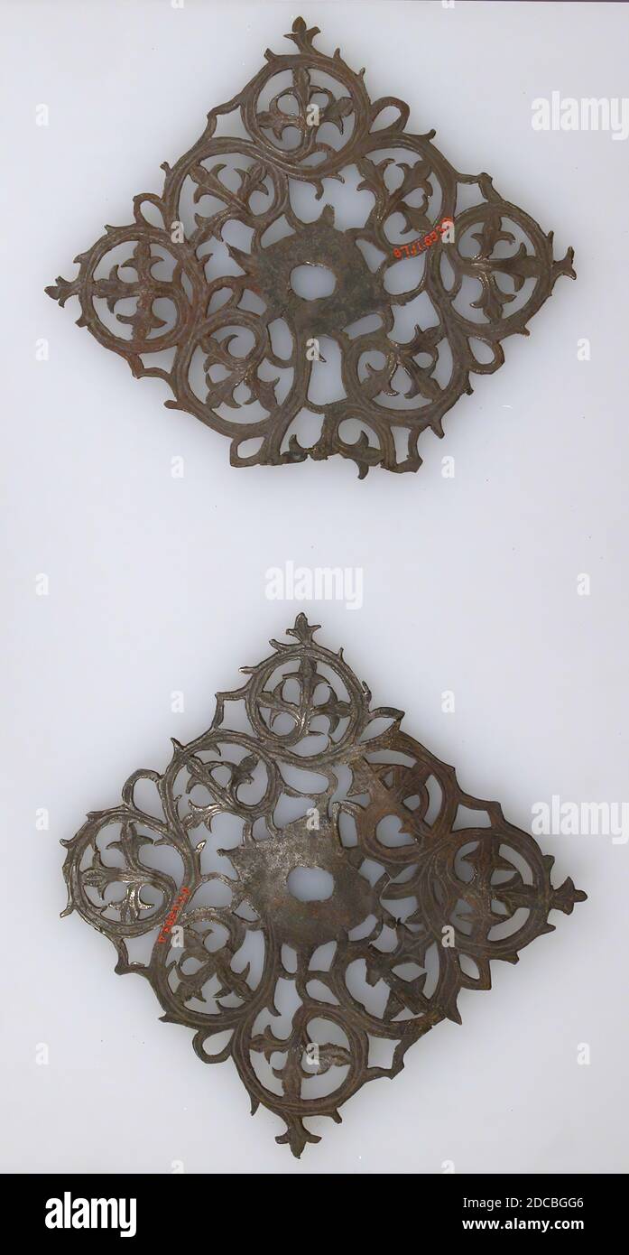 Artifact plates hi-res stock photography and images - Alamy