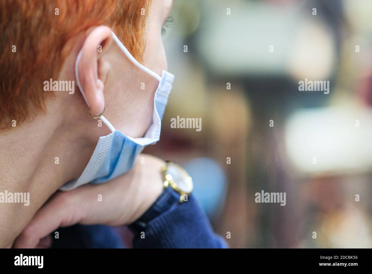 Head propped hi-res stock photography and images - Alamy Head propped hi-res stock photography and images - Alamy