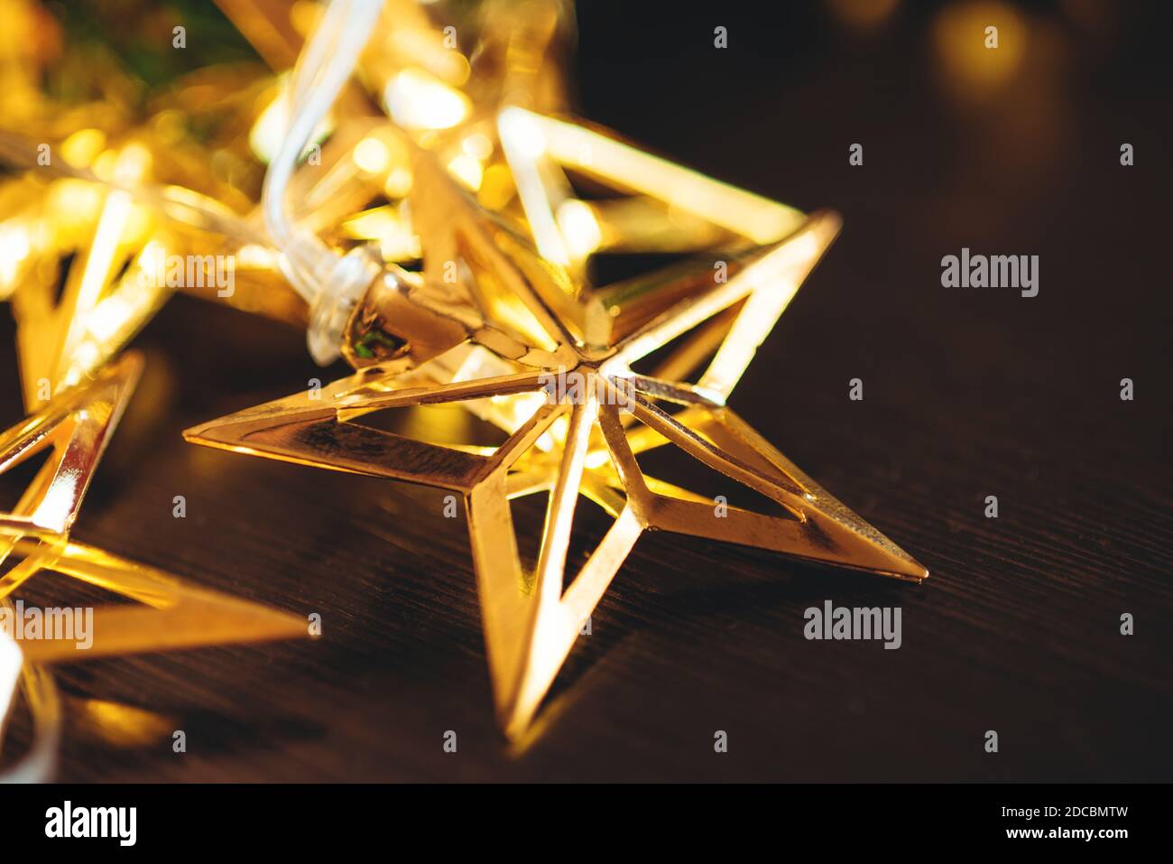 Light bulb garland star hi-res stock photography and images - Alamy