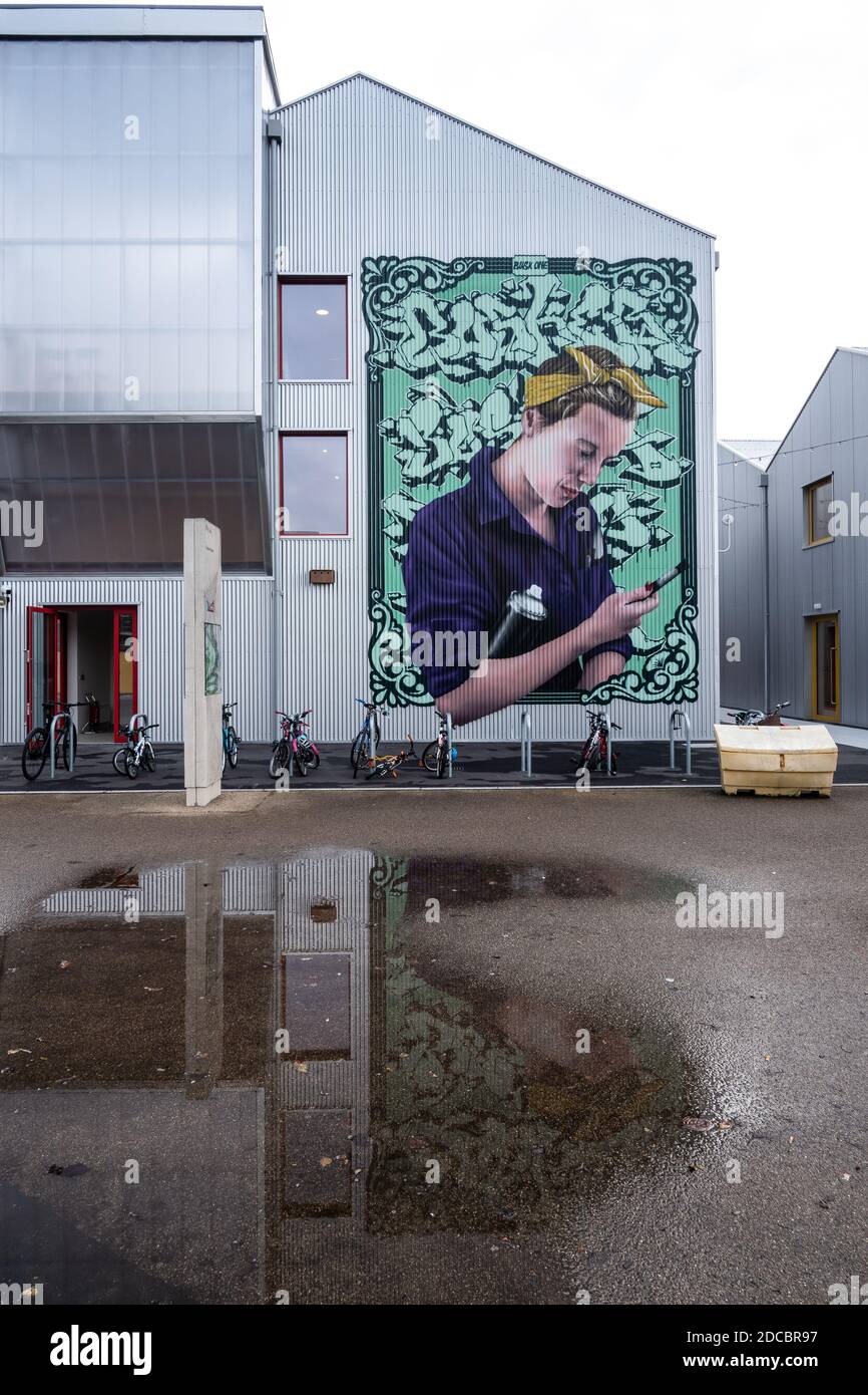 Busk hackney street art hi-res stock photography and images - Alamy