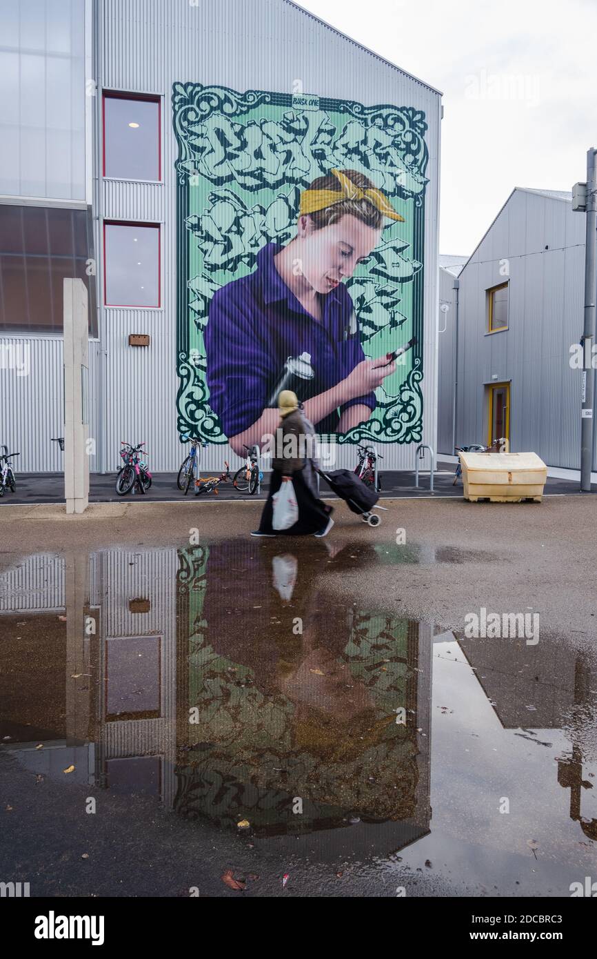 Workspace units hi-res stock photography and images - Alamy