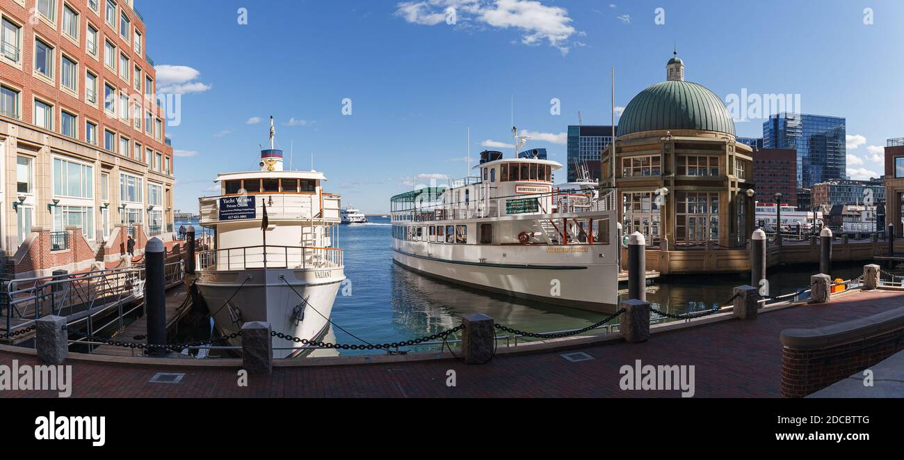 Rowes wharf arch hi-res stock photography and images - Alamy