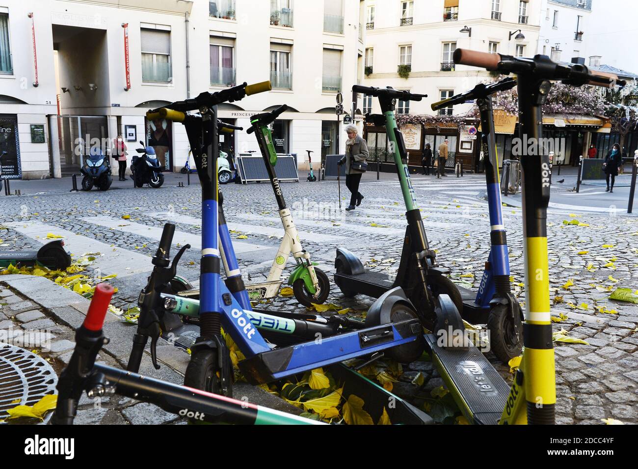 Up down montmartre paris hi-res stock photography and images - Alamy