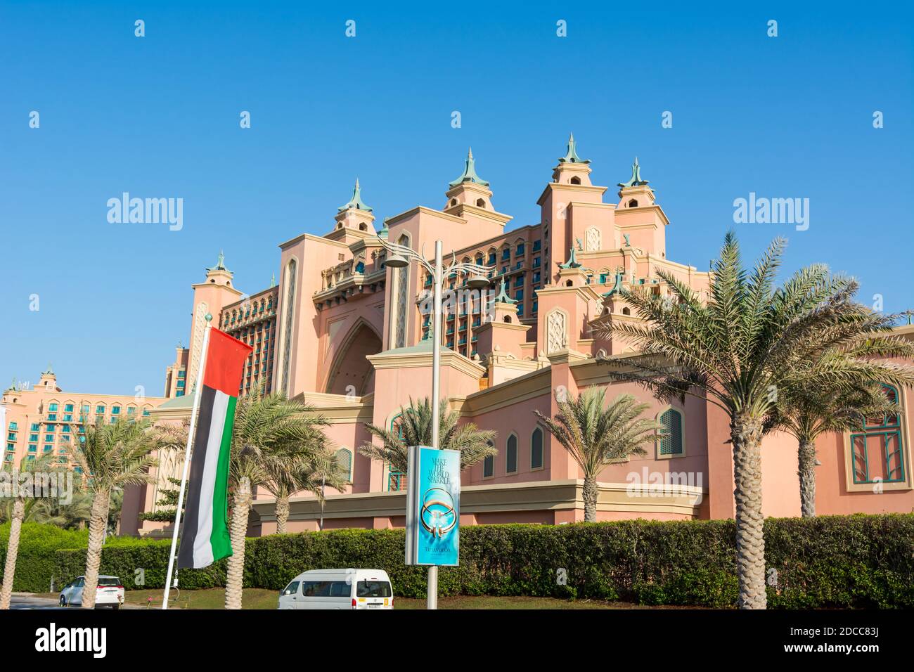 Atlantis Hotel A Luxury Hotel Resort Located At The Apex Of The Palm