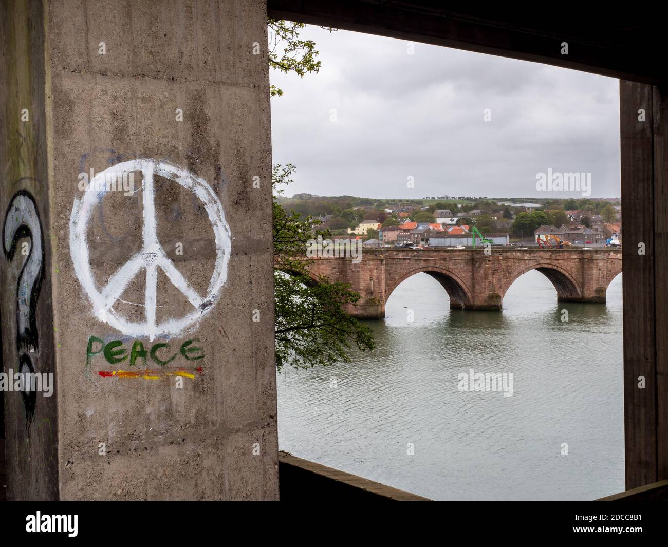 Peace sign badge hi-res stock photography and images - Alamy