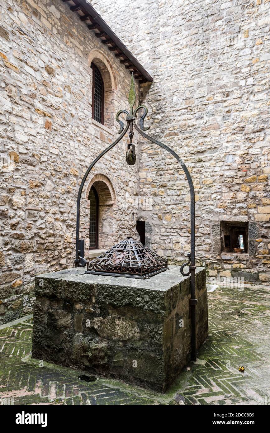 A medieval well in Castellina Di Chianti, Tuscany, Italy Stock Photo ...