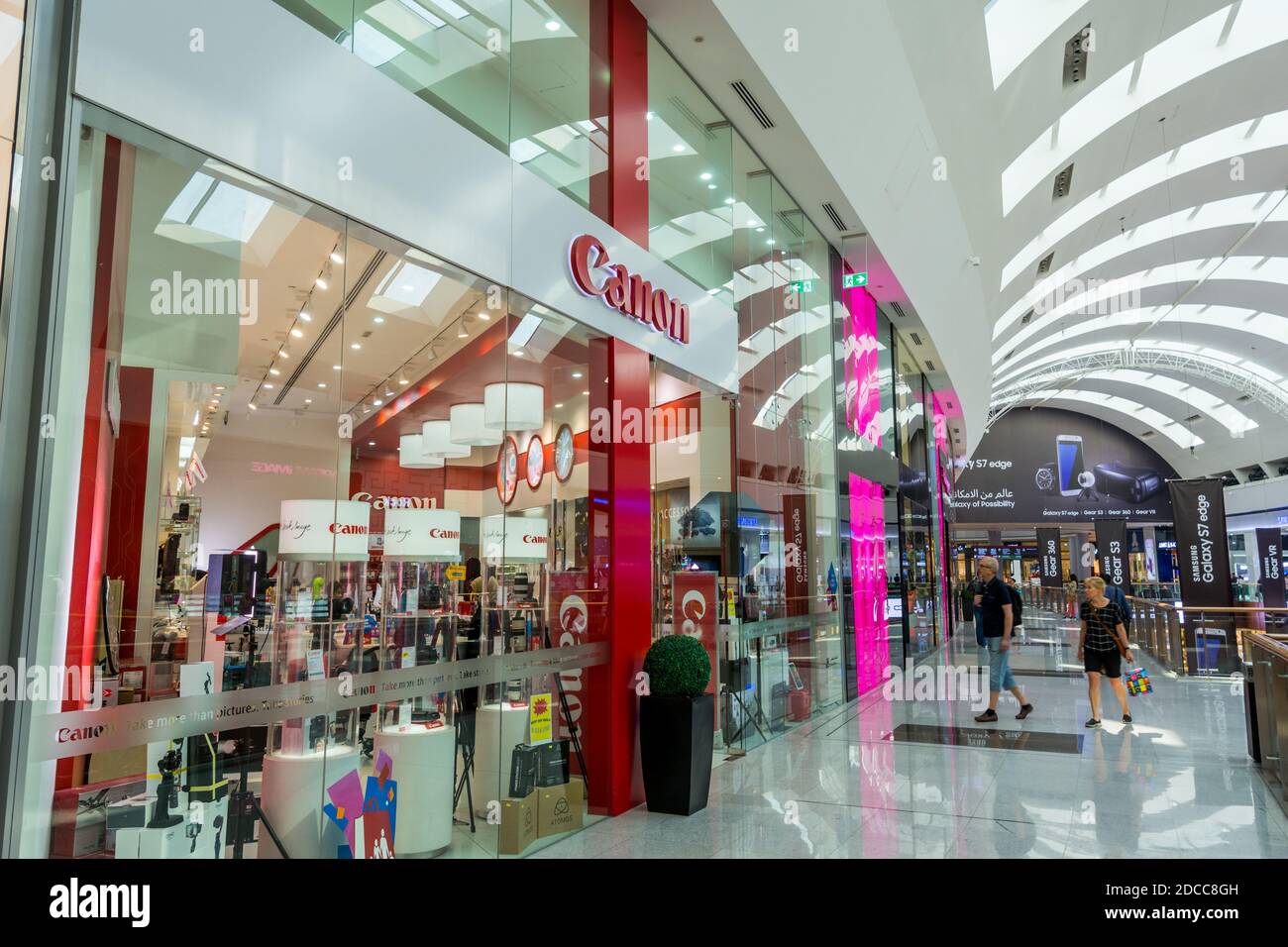 Interiors of Dubai mall, one of the world's largest shopping malls in ...
