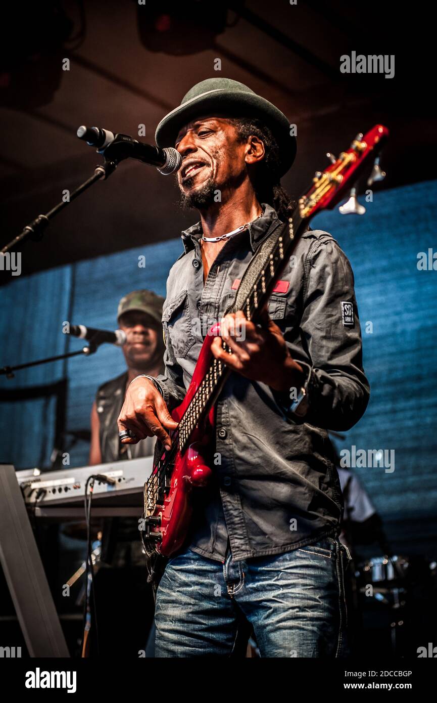 Aswad zeb hi-res stock photography and images - Alamy