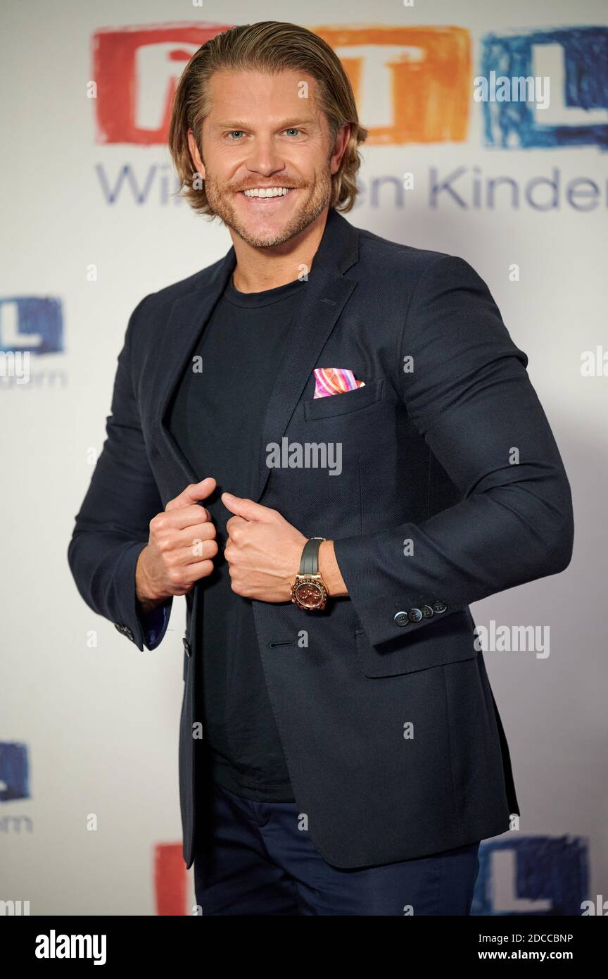 20 November 2020, North Rhine-Westphalia, Hürth: The television actor ...