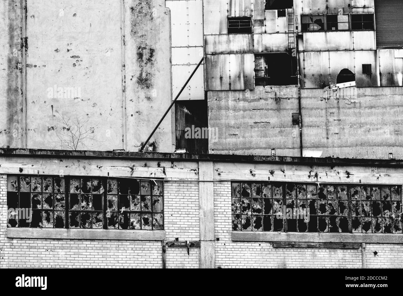 abandoned and broken warehouse Stock Photo - Alamy