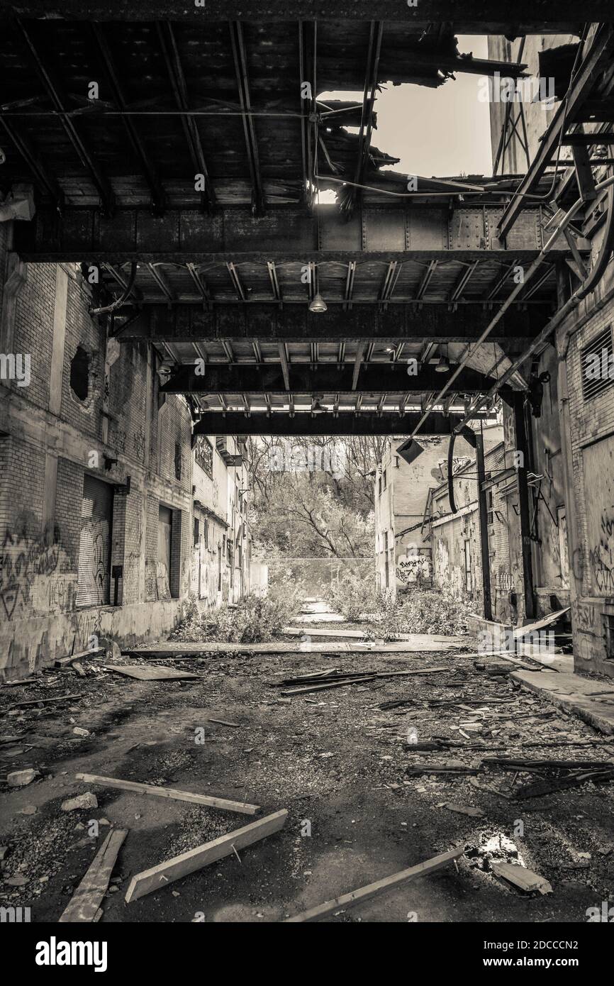 Abandoned empty derelict warehouse hi-res stock photography and images ...