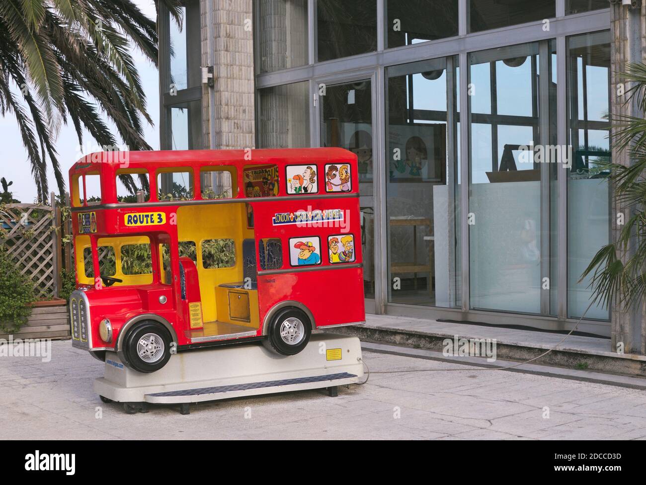 Kiddy bus hi-res stock photography and images - Alamy