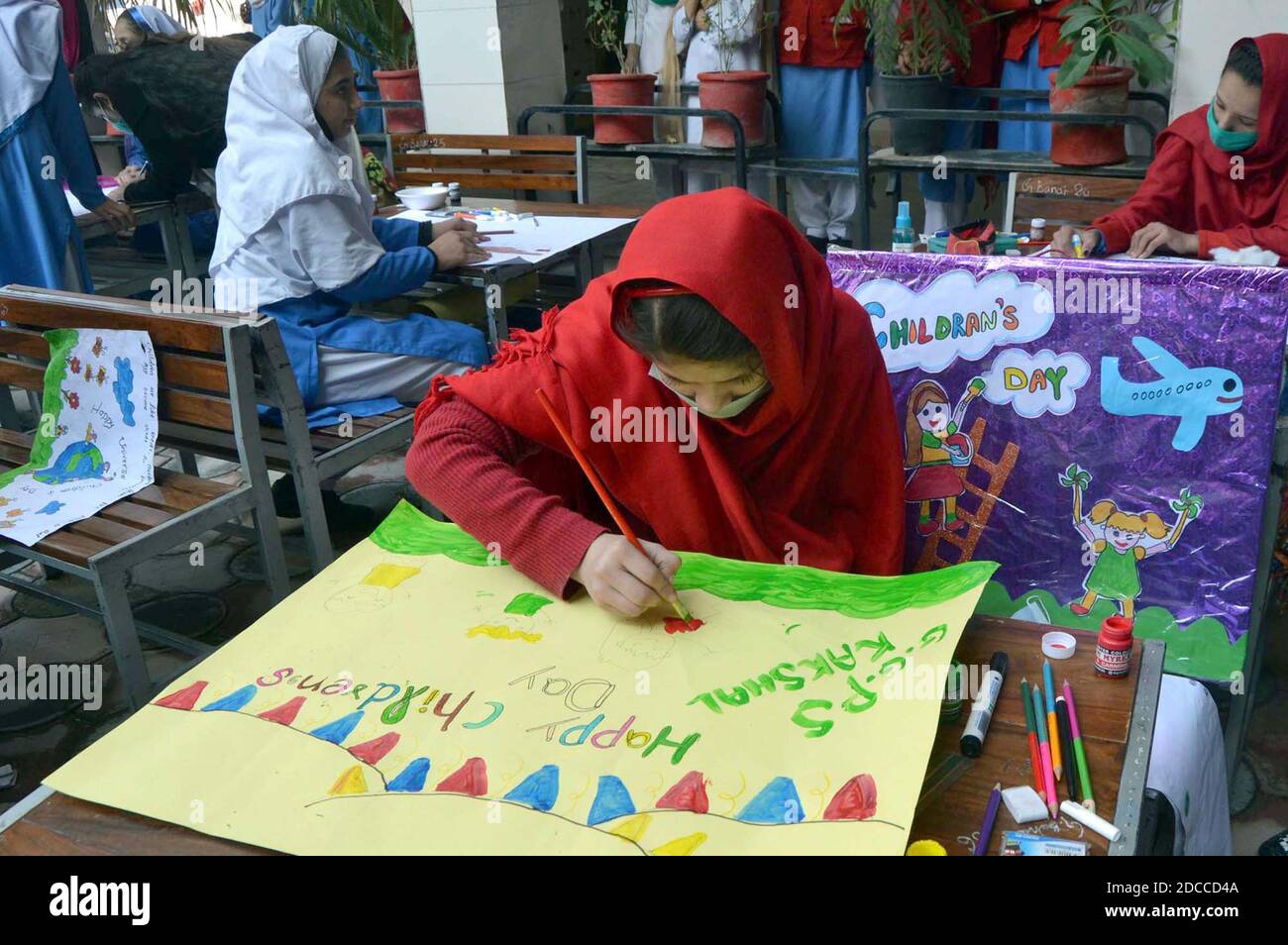 Students participate in painting competition hi-res stock photography ...