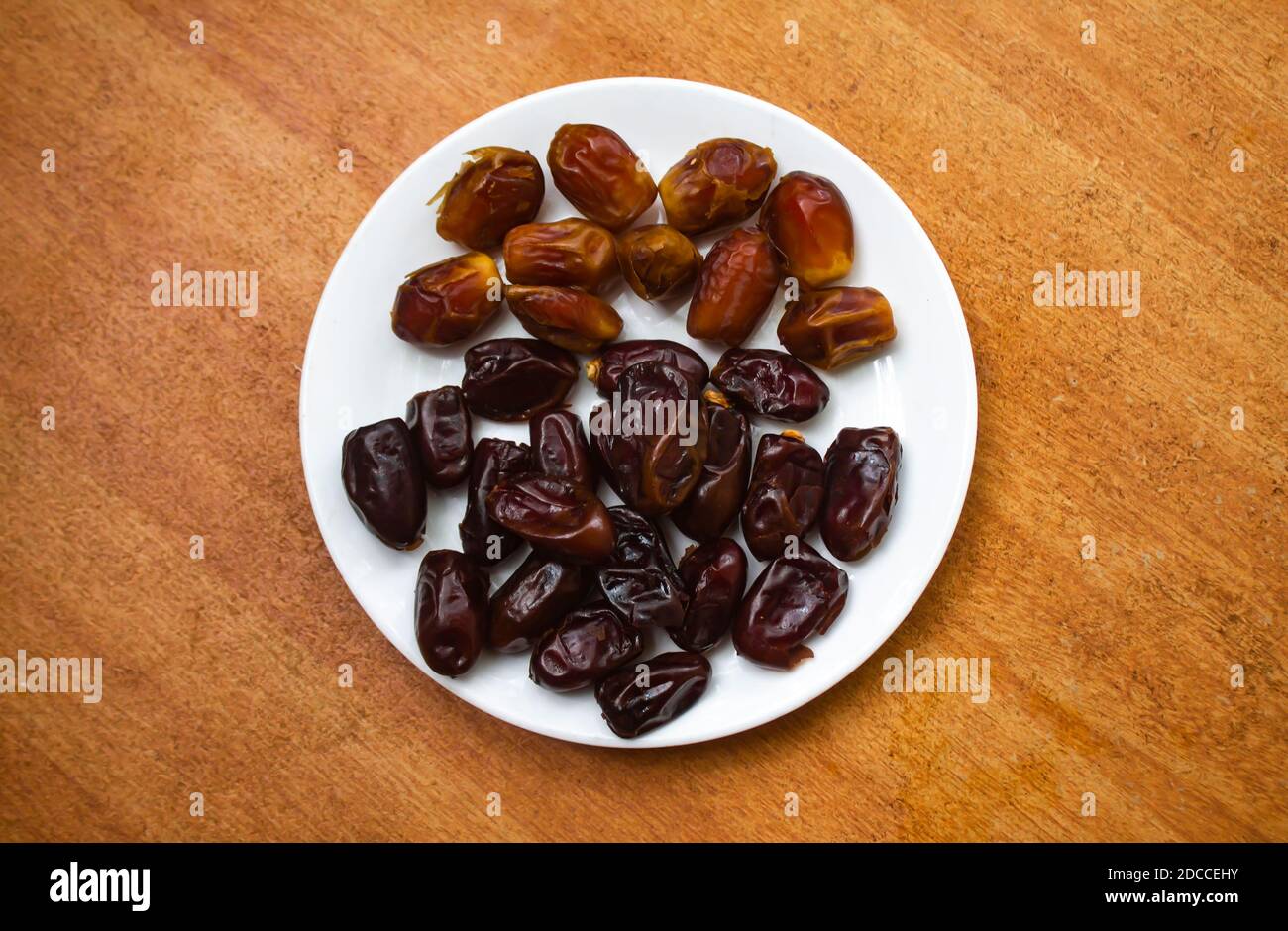 Fresh dates on a tree hi-res stock photography and images - Alamy