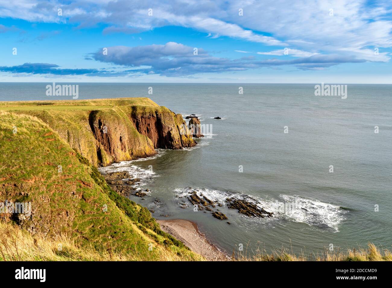 STONEHAVEN ABERDEENSHIRE SCOTLAND BAY WITH BEACH AND ROCKS BETWEEN ...