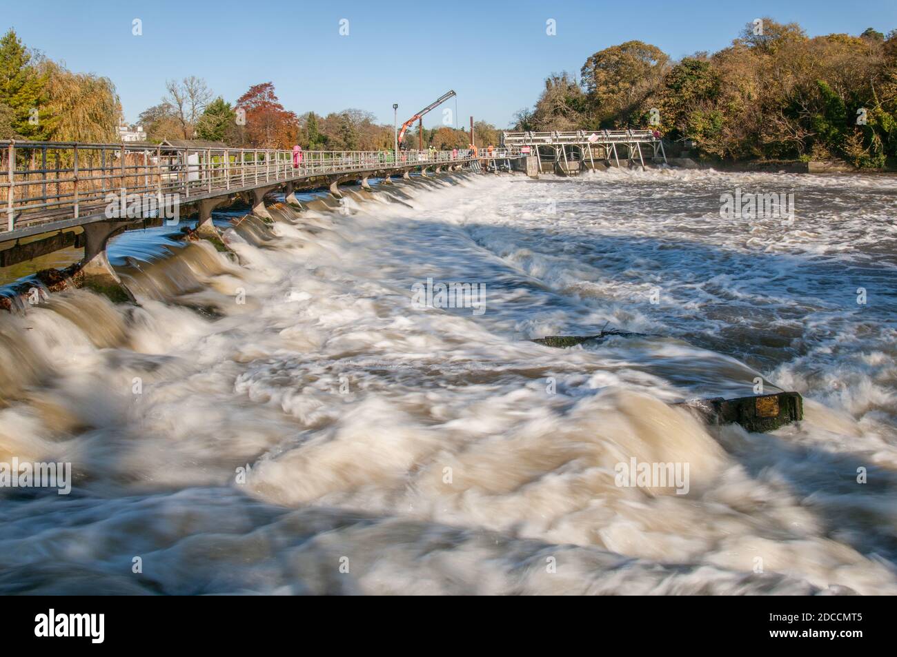 Boulter's Lock weir. River Thames, Maidenhead, Berkshire, England Stock ...