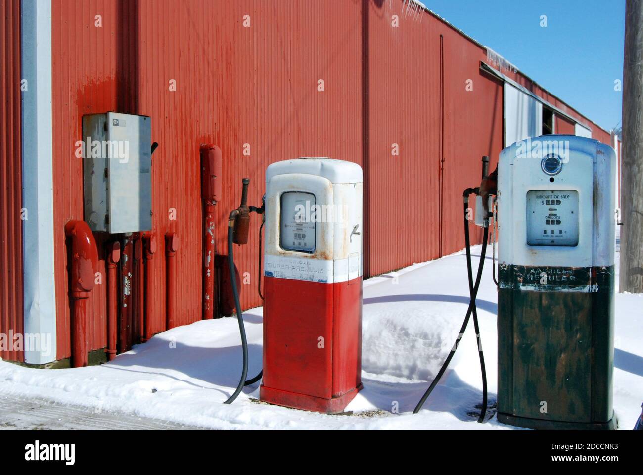 Rusty old fuel pumps hi-res stock photography and images - Alamy