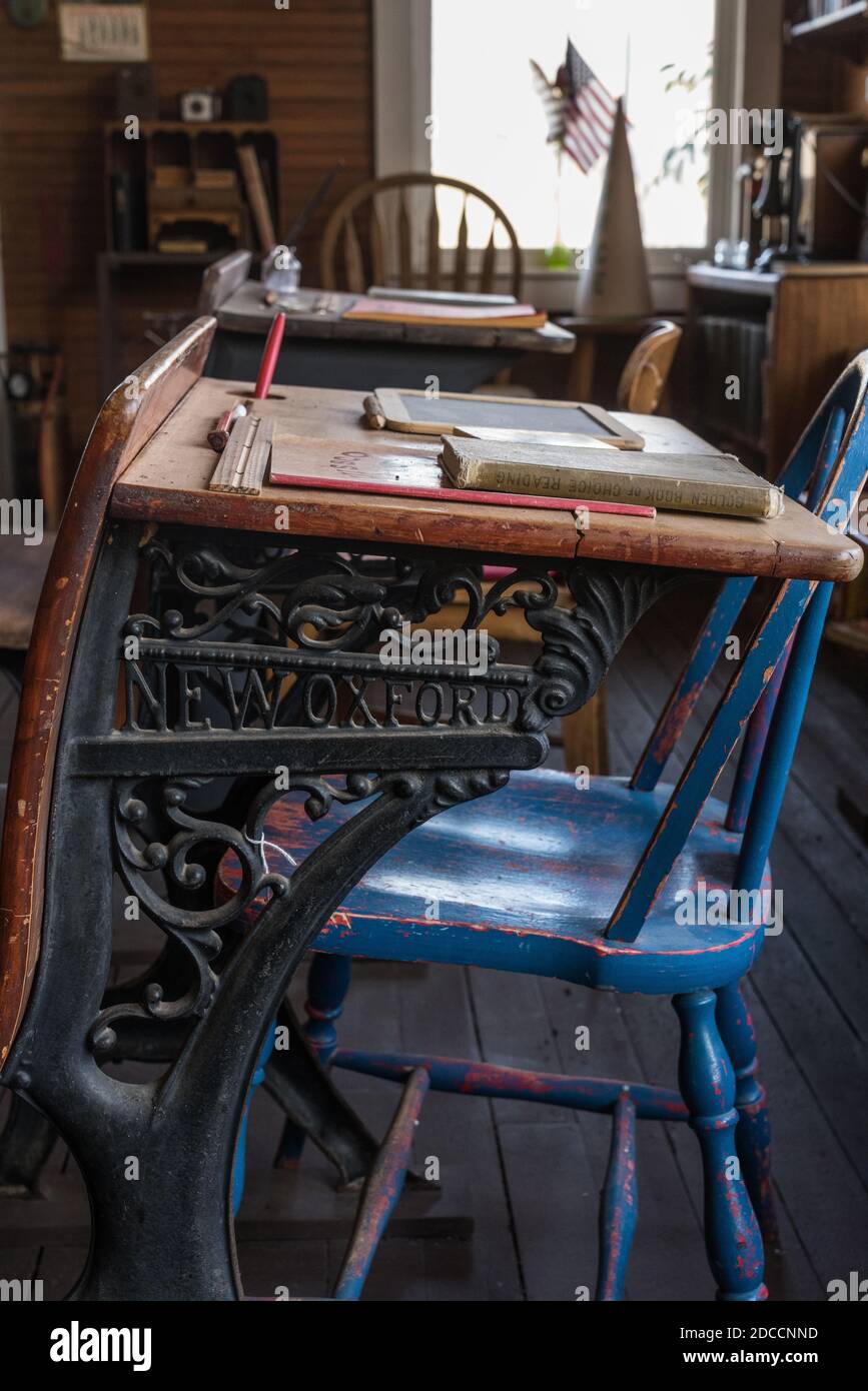 Vintage school desks and memorabilia donated to the Henry schoolhouse ...